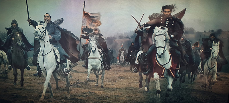 EGREGORA. O călătorie care începe într-un septembrie la Castelul ...